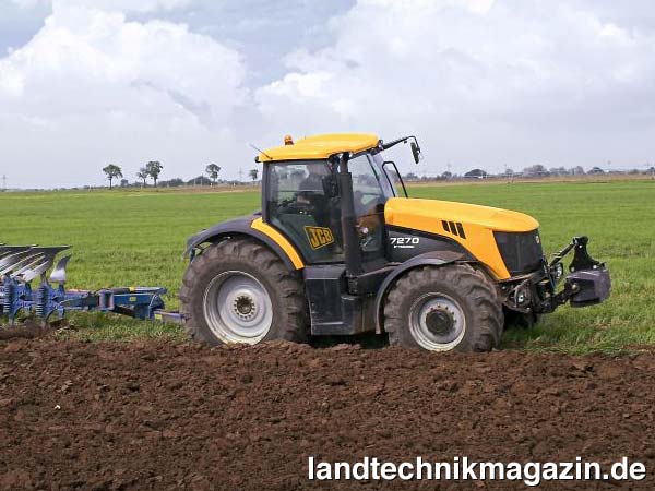 JCB Fastrac Serie 7000 um neues Modell 7270 erweitert - Traktoren