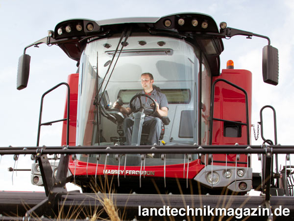 Die neuen MF Beta 7360 und 7370 Mähdrescher von Massey Ferguson ...
