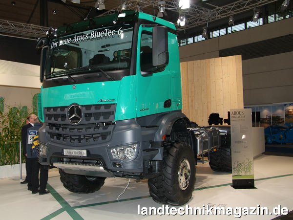 Mercedes-Benz mit Arocs 2042AS als Agrarfahrzeug auf der Agritechnica ...