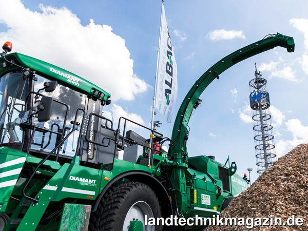 Albach präsentiert selbstfahrenden Holzhacker mit Autobahnzulassung ...
