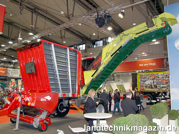 Bild 83: Als Rotor-Lade-System mit Zwischenbunker bezeichnet Fliegl den ...